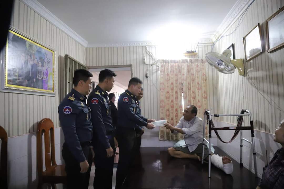 អ៊ីអិនអិន ធីវី អនឡាញ | ENN TV Online » លោកឧត្តមសេនីយ៍ទោ ឈឿន ប៊ុនឆន ...